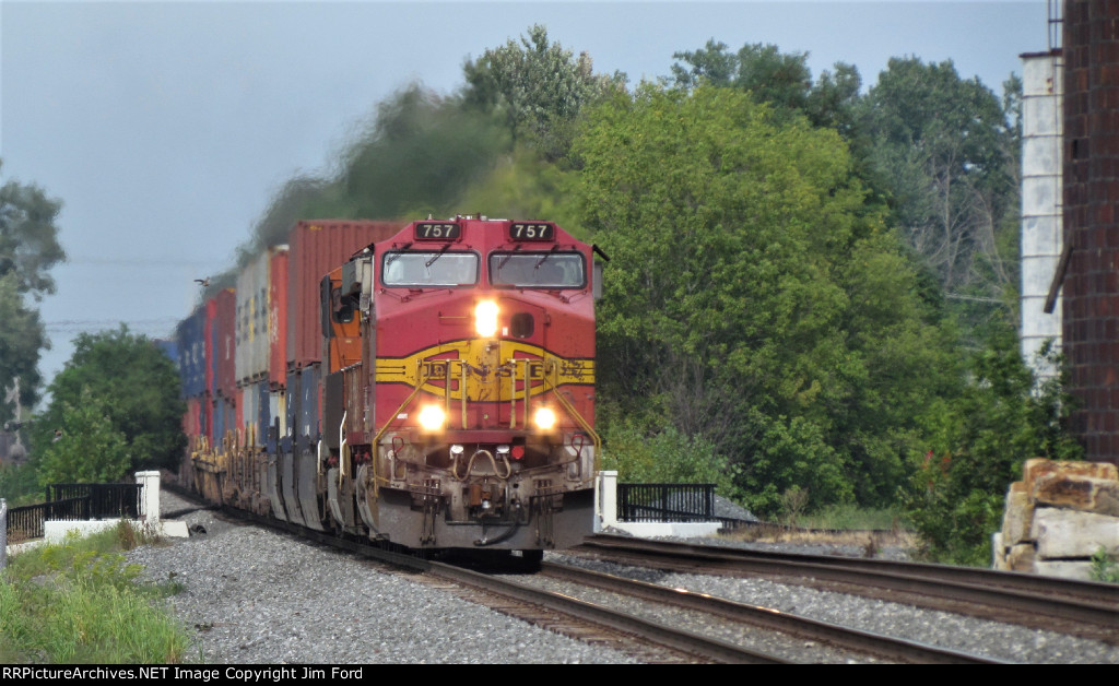 BNSF 757